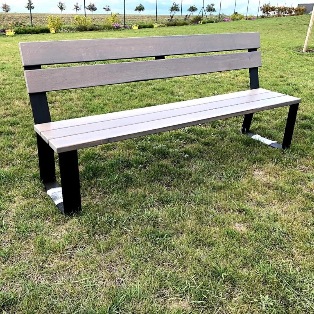 KULHÁNEK Designová zahradní lavice Délka: 150 cm, Odstín nátěru: individuální, Odstín podnože: černá s jemnou strukturou - JS RAL 9005