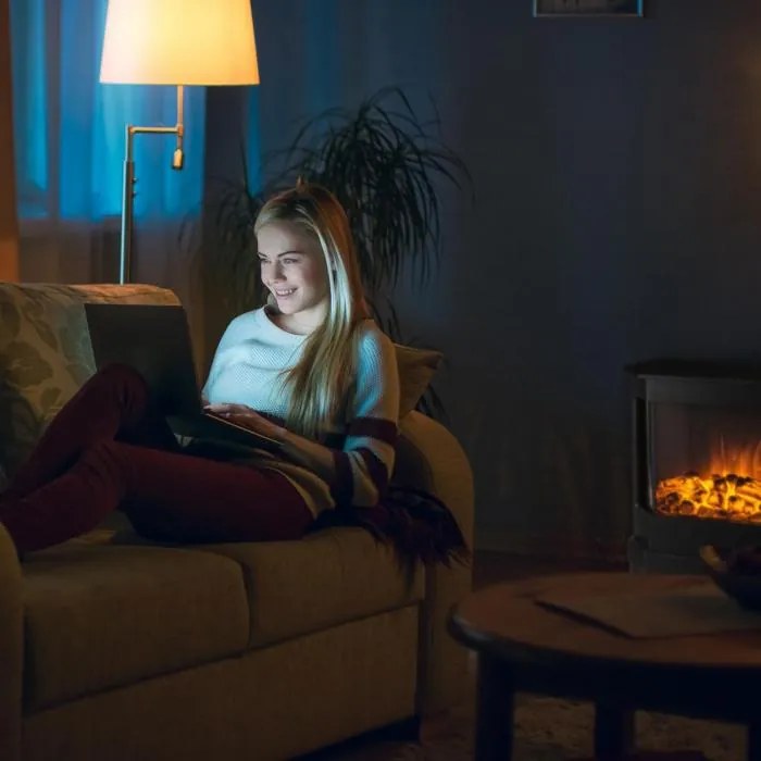 Klarstein Castillo, černý, elektrický krb, halogenová simulace ohně