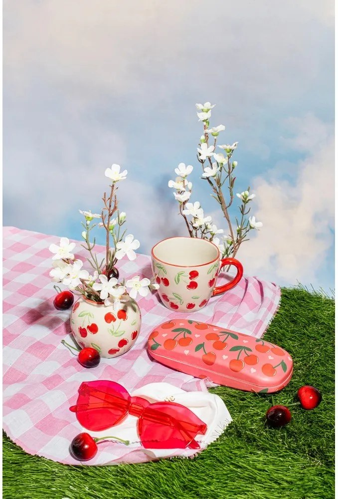 Béžový keramický hrnek 250 ml Cherries – Sass & Belle