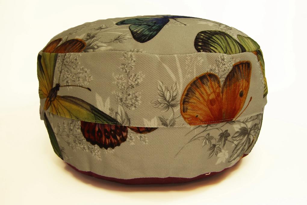 S radostí - vlastní výroba Meditační sedák Motýli Velikost: ∅30 x v12 cm