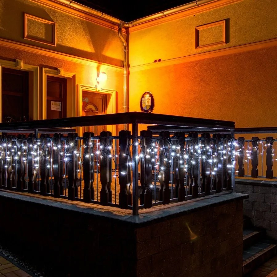 Easy Fix venkovní LED rampouchy, světelné, 300 × 50 cm, ledově bílá, 114 diod, černý kabel, IP67, prodlužovací