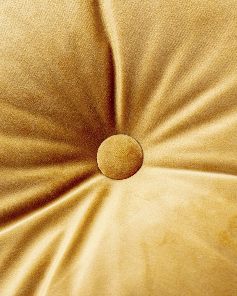 Sametový polštář s knoflíkem barva žlutá látka lesklé, sametová