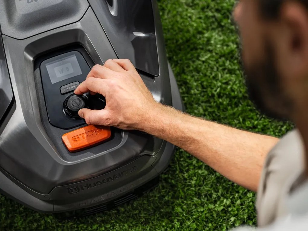 Robotická sekačka Husqvarna Automower 320 NERA do 3 300 m²