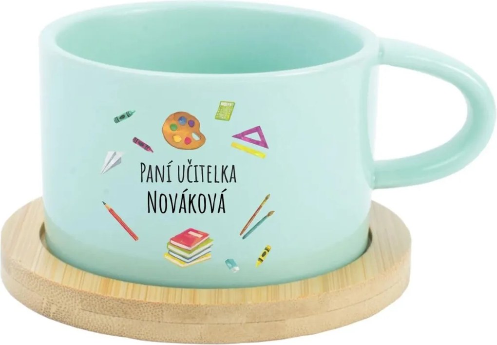 Personalizovaný keramický hrníček "MAKRONKA" pro paní učitelku/pana učitele (pomůcky)