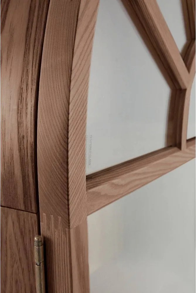 Vitrína v dekoru ořechu v tmavě přírodní barvě 90x195x40 cm Sandor – Jotex