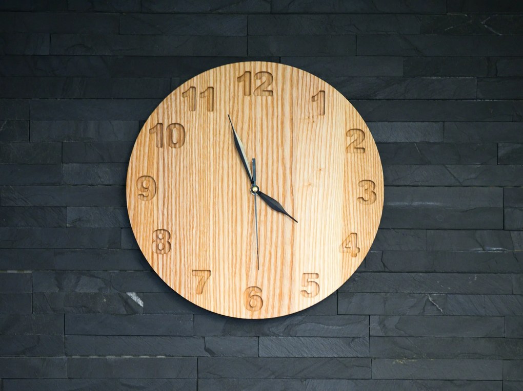 Dřevomuška Nástěnné dřevěné hodiny Adeline 30cm