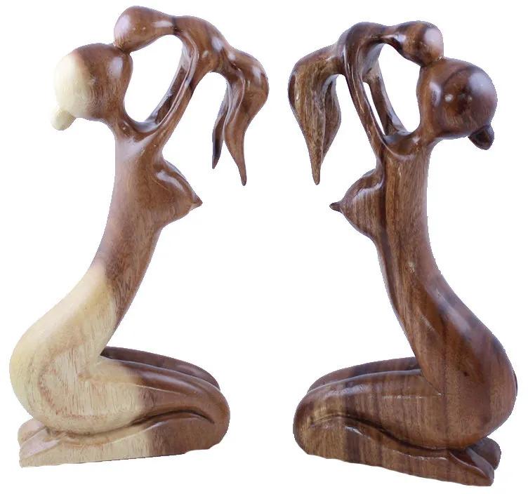 Dřevěná soška v objetí matky 30 cm