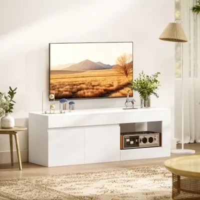 HOMCOM Moderní TV komoda do obývacího pokoje se 2 dveřmi, otevřeným oddílem a úchyty, pro televizory až do 60 palců, 140 x 40 x 48 cm, bílá