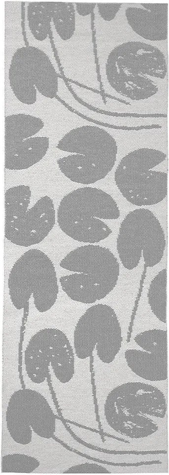 Fine Little Day Plastový koberec Water Lilies Grey 70x200 cm, šedá barva, bílá barva, plast