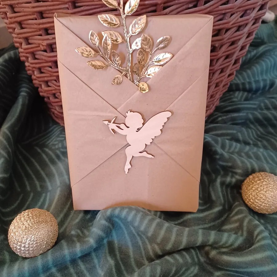 Dřevěná dekorace amorek 9,7 × 8 cm, balení 4 ks