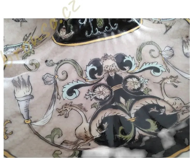 Porcelánová miska s bronzovým lvem – dekorativní servírovací mísa ve stylu Art Nouveau