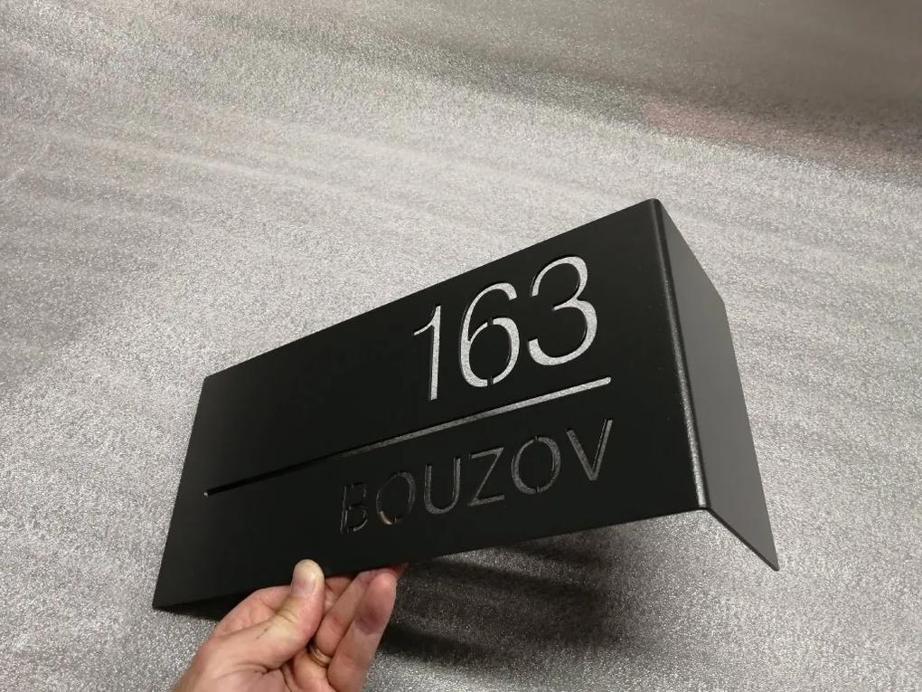 Domovní číslo tabulka lakovaná 13 Velikost: 15 x 30 x 10(ohyb) cm  (L), Odstín: RAL 9005 - černá, Ohyb: Na pravé straně od čísla