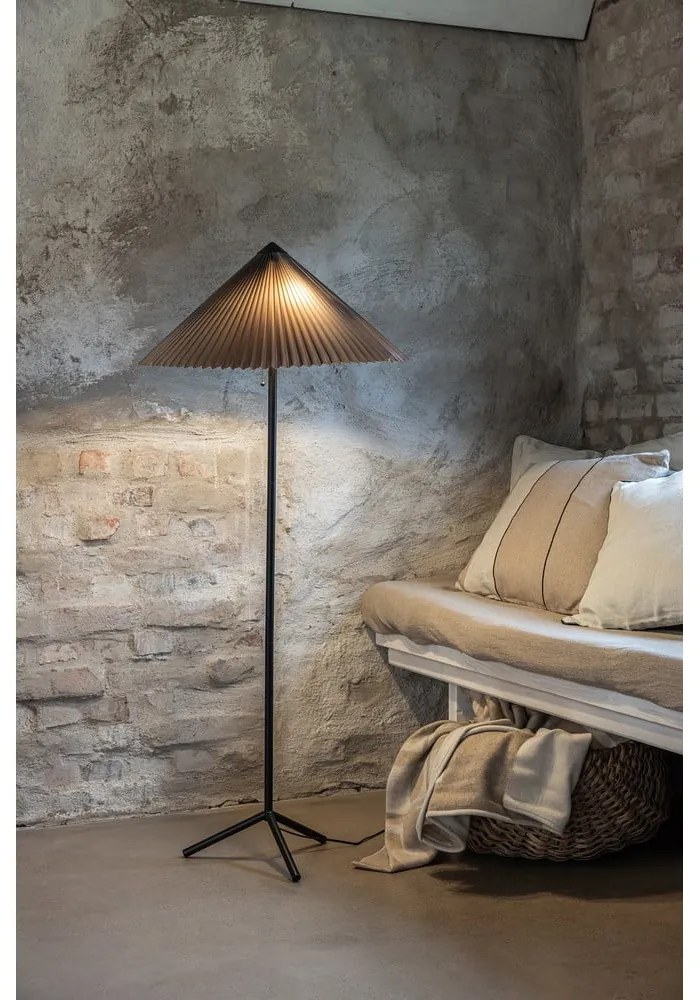 Černo-šedá stojací lampa s textilním stínidlem (výška 140 cm) Plisado – Markslöjd