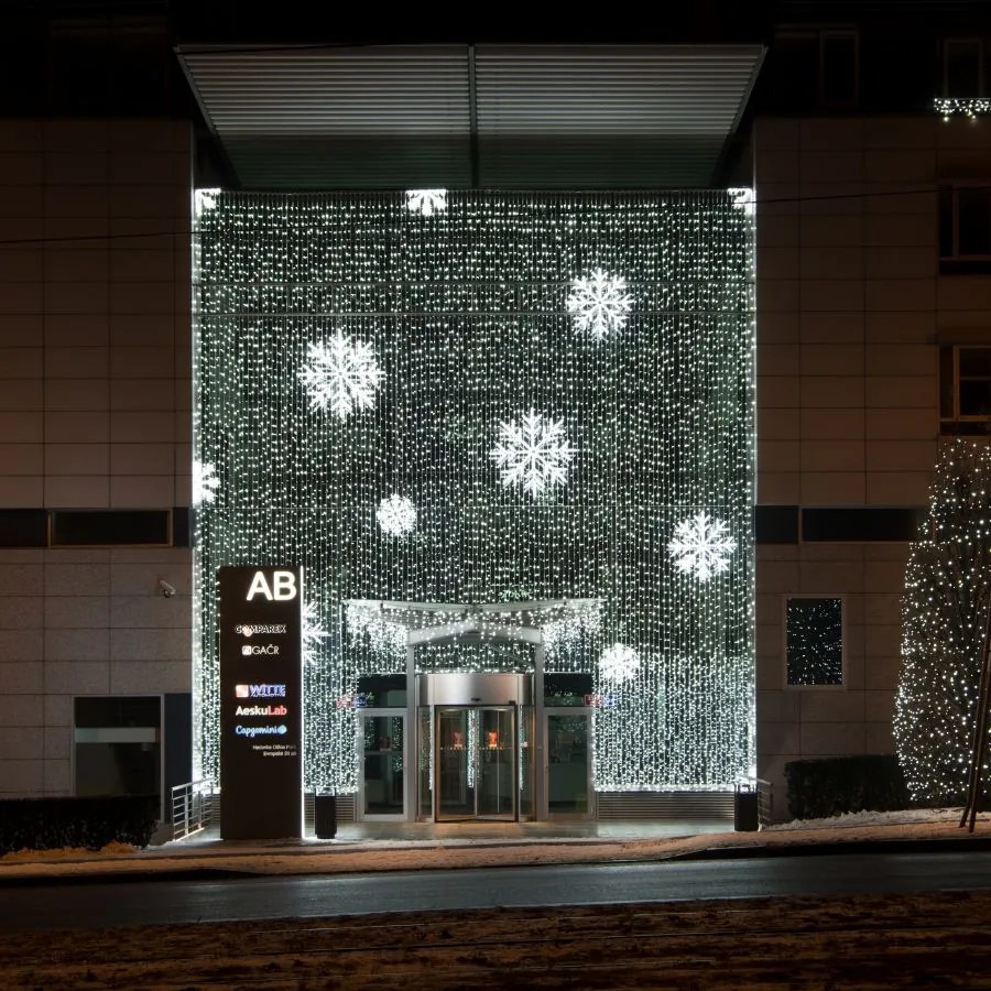 Easy Fix LED světelný závěs venkovní, 100 × 700 cm, ledově bílá, 600 diod, bílý kabel, IP67, prodlužovací