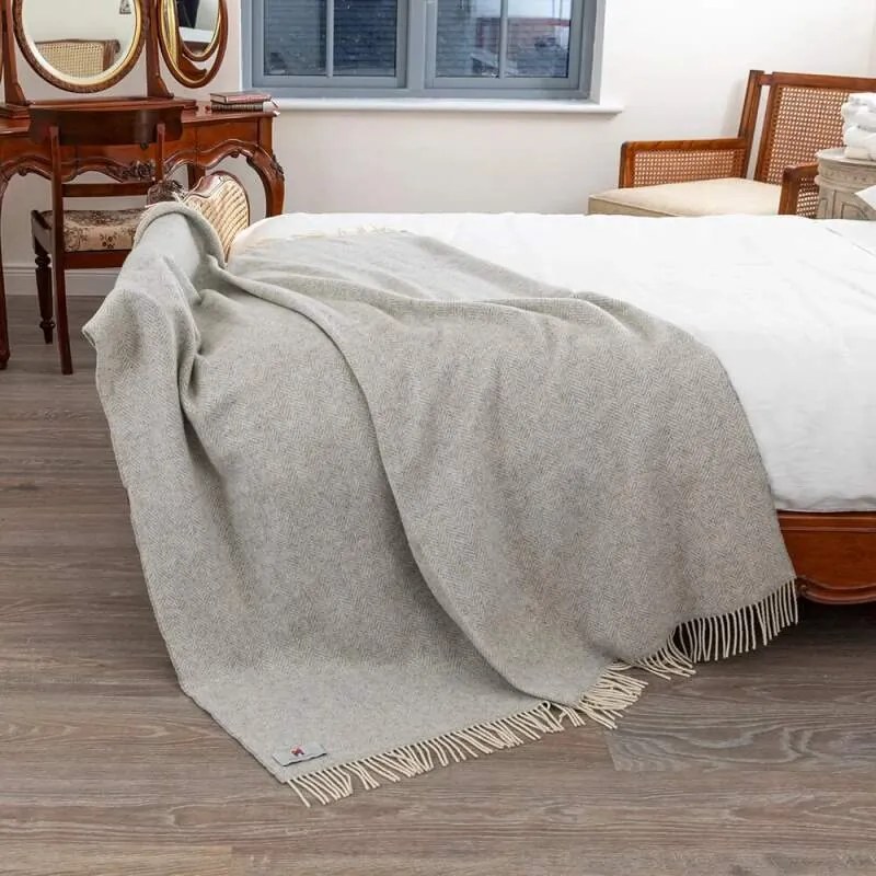 Deka XXL Merino vlna / kašmír Pale Grey & Cream Herringbone 220 x 136 cm John Hanly