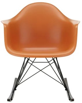 Eames Plastic Armchair RAR černě lakovaná rezavá tmavý javor Vitra