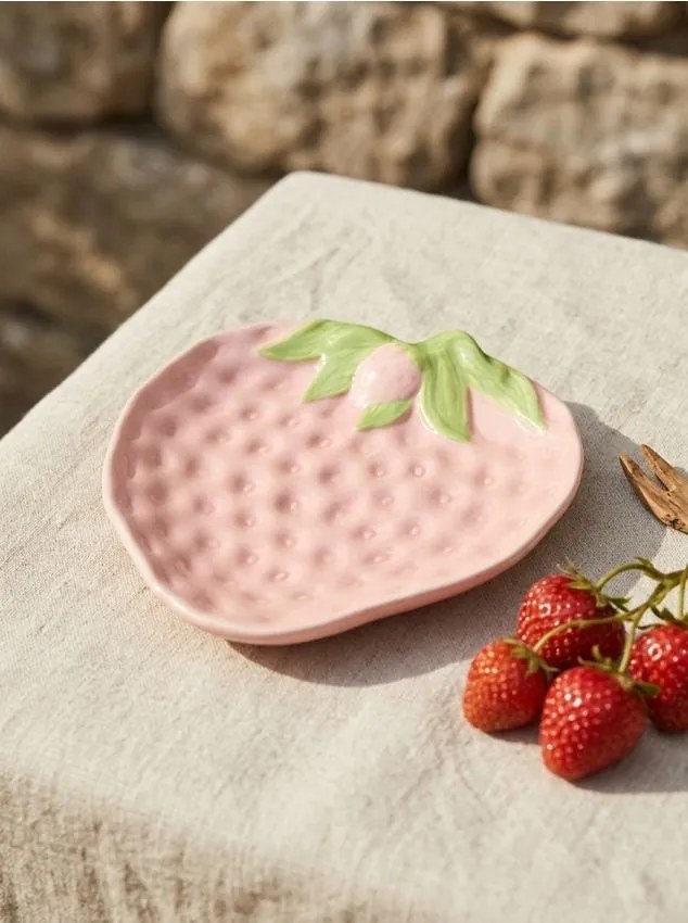 Sinsay - Ručně malovaný talíř ve tvaru jahody - pastelová růžová