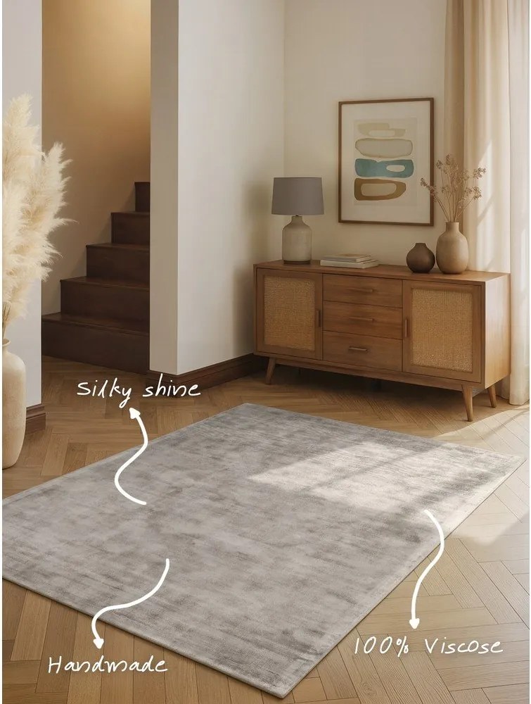 Šedý ručně tkaný koberec z viskózy 80x150 cm Noemi – Vikosa