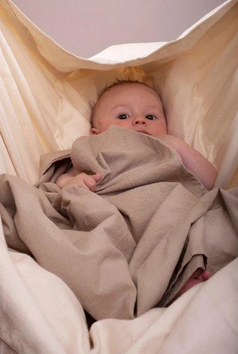 Babyvak Hacka závěsná textilní houpačka - kolébka Plus Smetanová