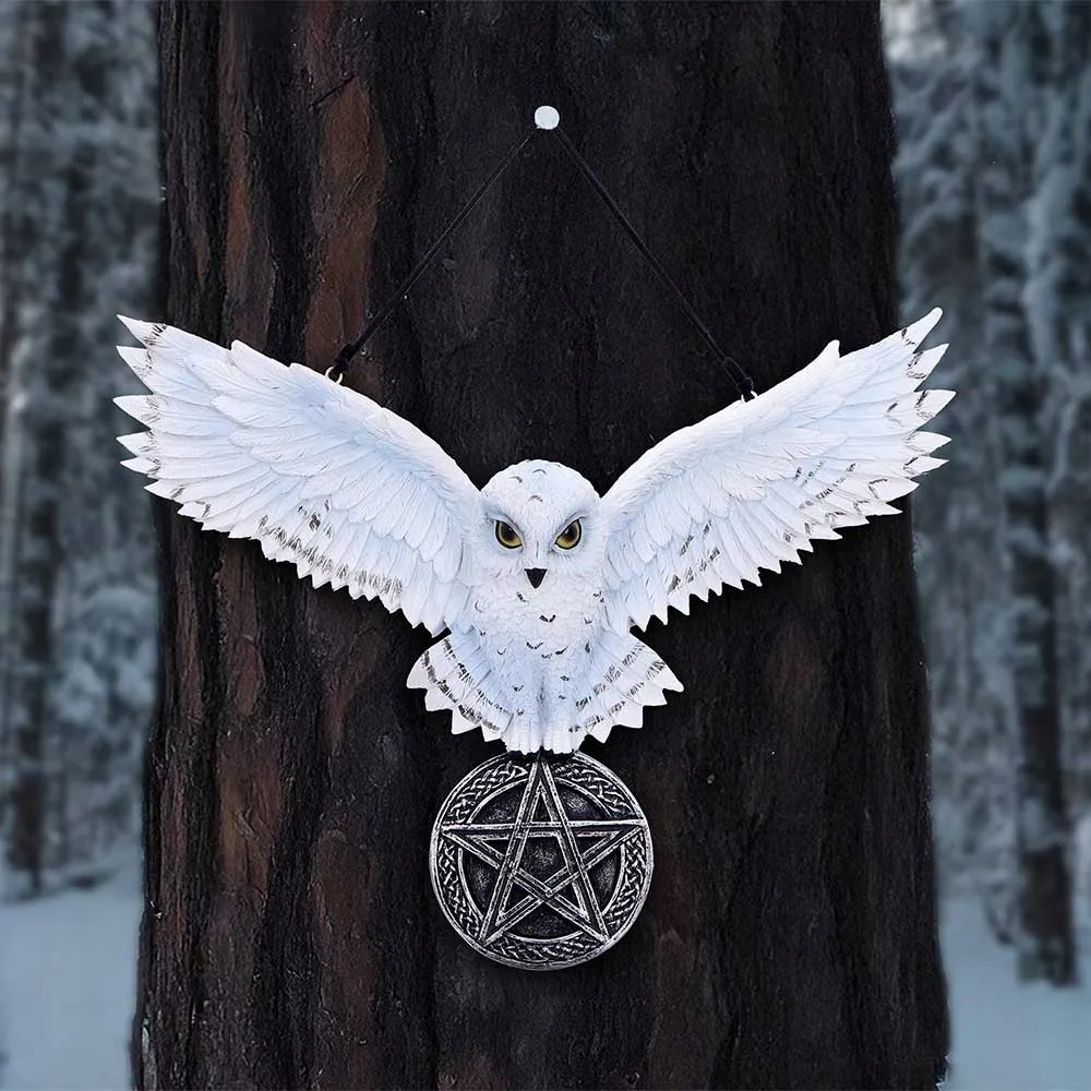Owl Talisman – sova figurka, velký závěsná dekorace od firmy Nemesis Now z Anglie