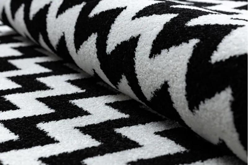 Kusový koberec SKETCH ALEX bílý/ černý - cikcak