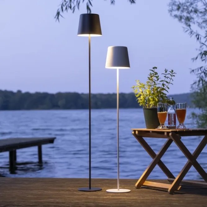 Brilliant G40890/06  Venkovní stojanová AKU lampa KAAMI černá USB-C