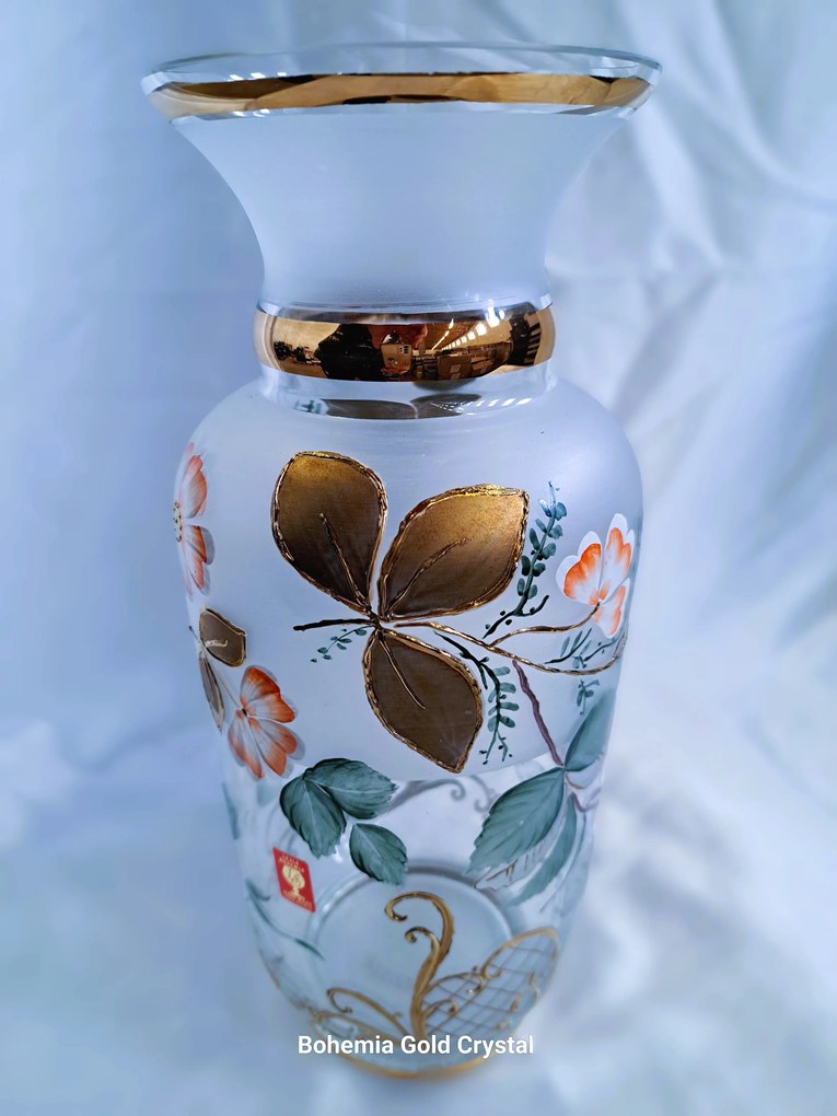 Ručně malovaná váza 28 cm, zdobená zlatem a květinami