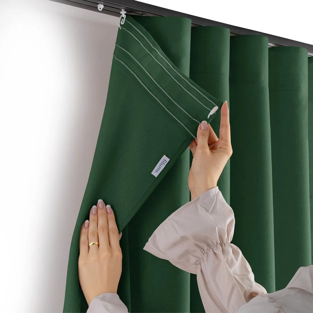 Tmavě zelený dimout závěs 200x300 cm Calisto – Filumi