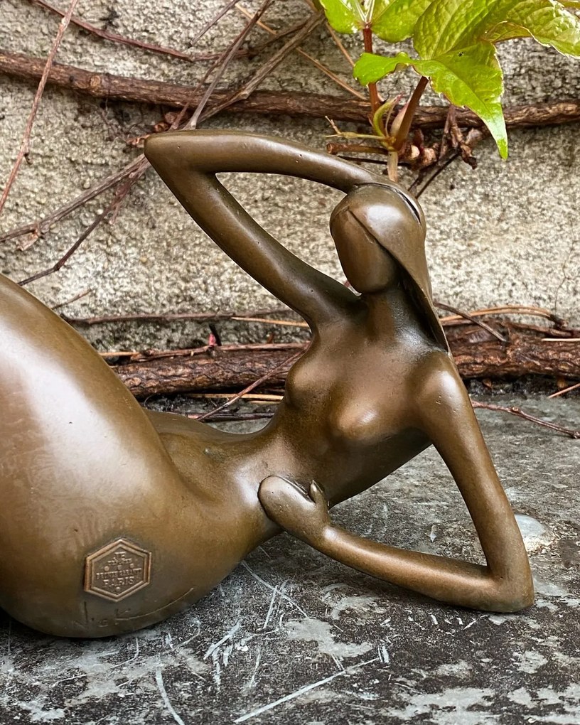 Modernistická bronzová socha Nahá žena MODERN ART 3
