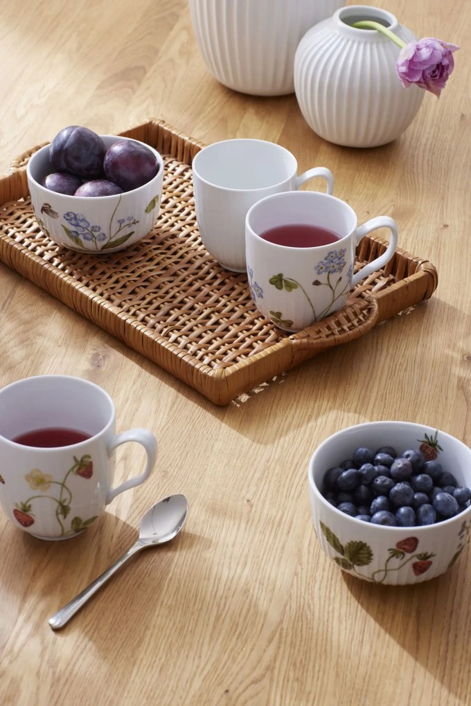 KÄHLER Porcelánový hrnek Hammershøi Summer Berries 330 ml, červená barva, modrá barva, bílá barva, porcelán