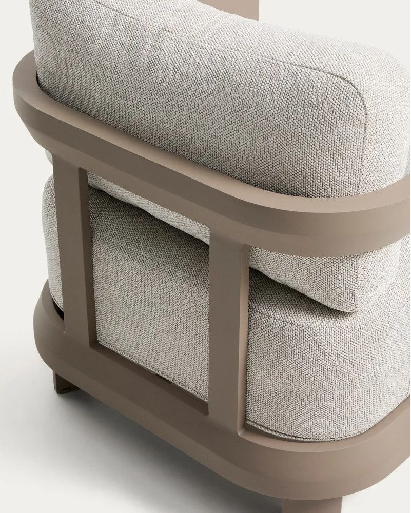 Krémové/taupe polstrované zahradní křeslo Nerano – Kave Home