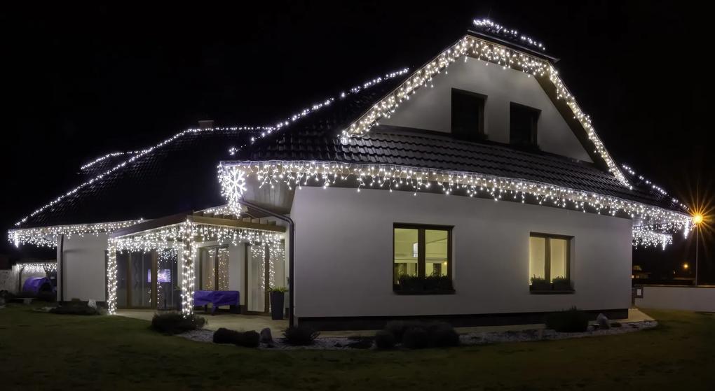 Venkovní LED vánoční závěs Délka světelné části + délka přívodního kabelu a počet LED: 20m+5m, 630 LED, stálé svícení, s časovačem 6h/18h