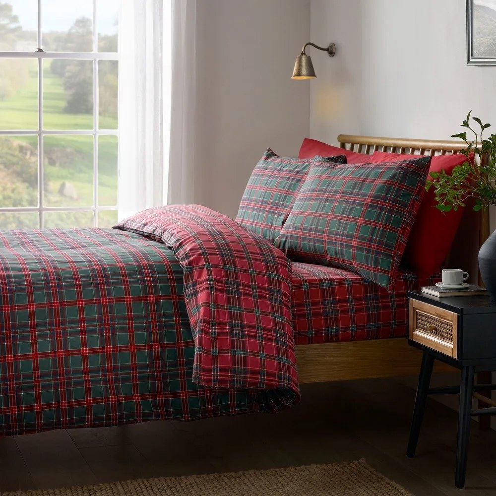 Červené/tmavě zelené povlečení na jednolůžko 135x200 cm Tartan Check – Catherine Lansfield