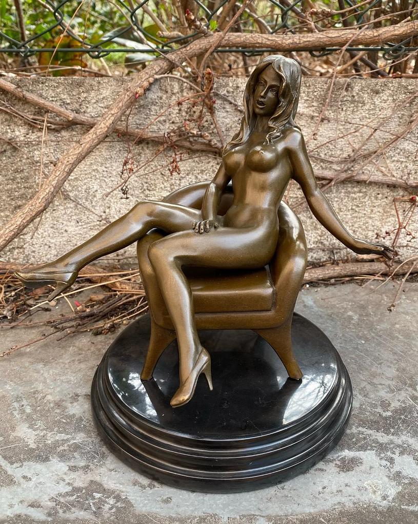 Erotická bronzová socha soška - Nahá sexy žena na křesle 2