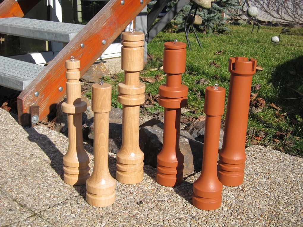 Zahradní šachy velké dřevěné - bez hrací plochy + 2 košíky