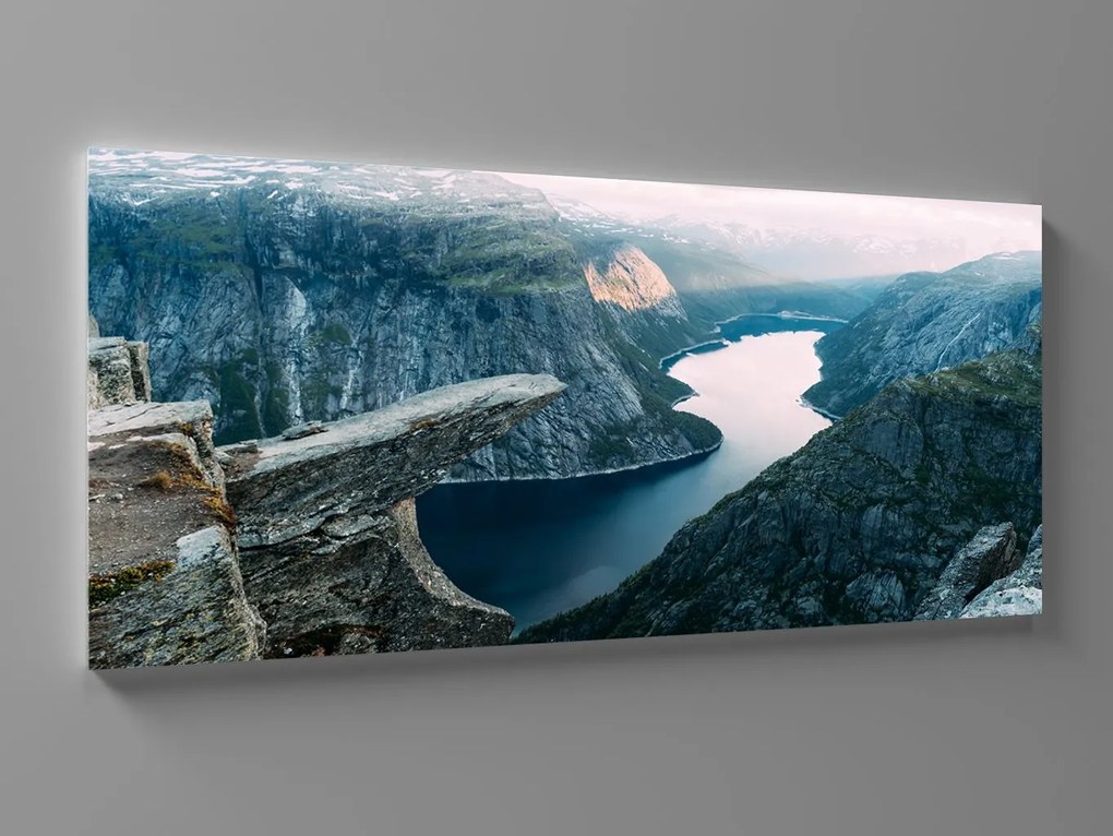 XXL obraz trolltunga nad jezerem ringedalsvatnet Rozměr: 300 x 150 cm