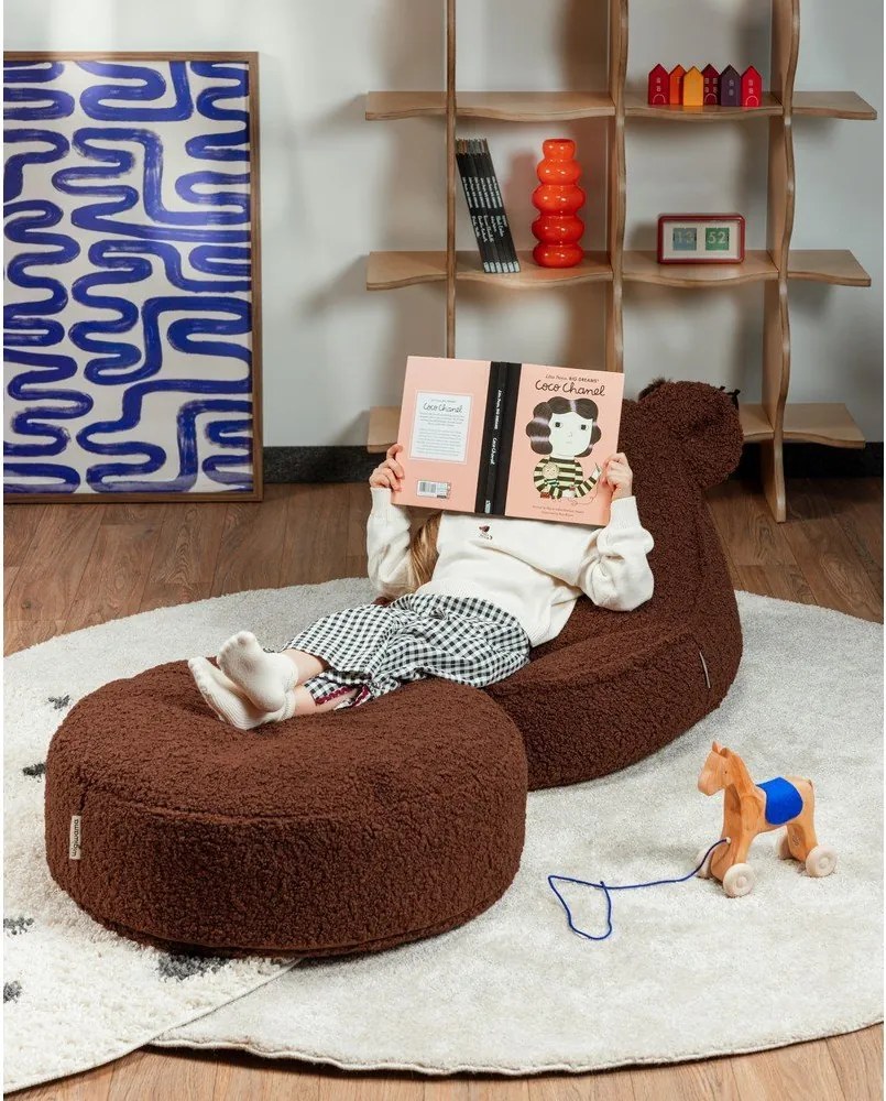 Tmavě hnědý dětský puf z textilie bouclé Warm Hazel – Wigiwama