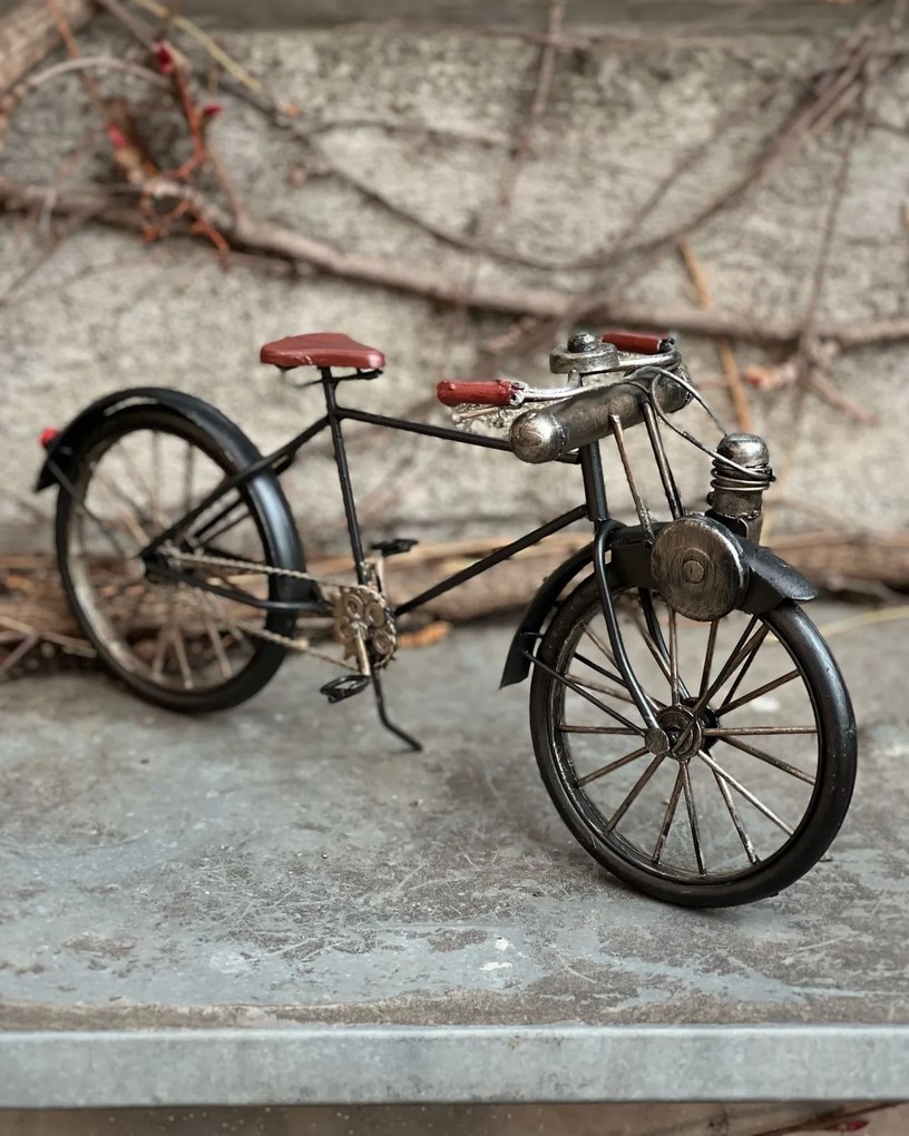 Plechový model Černé retro kolo