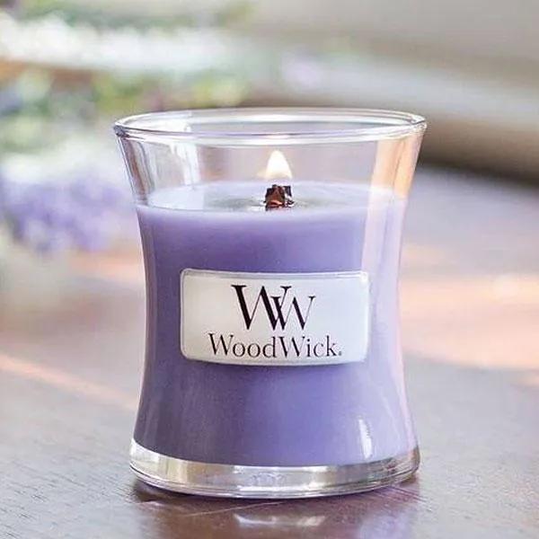 WoodWick Vonná svíčka WoodWick - Šeřík 85 g, fialová barva, sklo, vosk