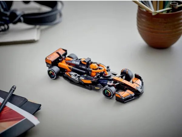 LEGO® Speed Champions 77251 Závodní auto McLaren F1 Team MCL38