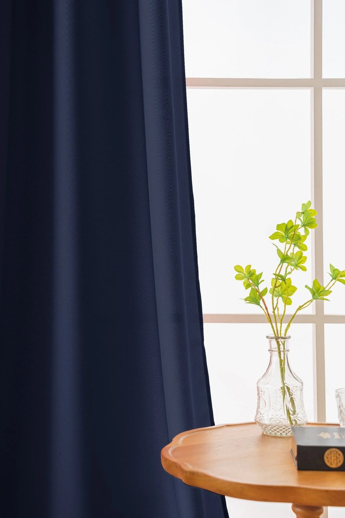 Tmavě modrý závěs OXFORD LIGHT 140x250 cm Zavěšení: Kovové kroužky