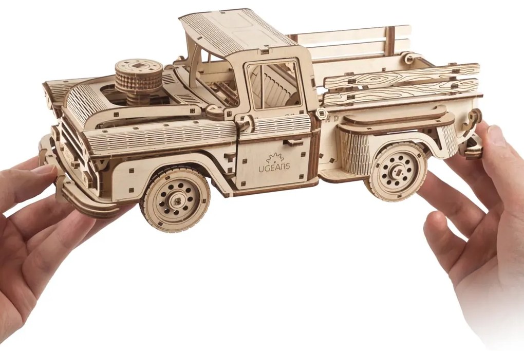 Ugears 3D dřevěné mechanické puzzle Americký náklaďák (pick-up)