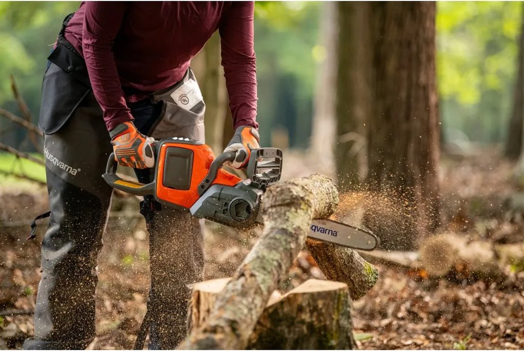 Akumulátorová pila 225i Husqvarna (bez baterie a nabíječky)