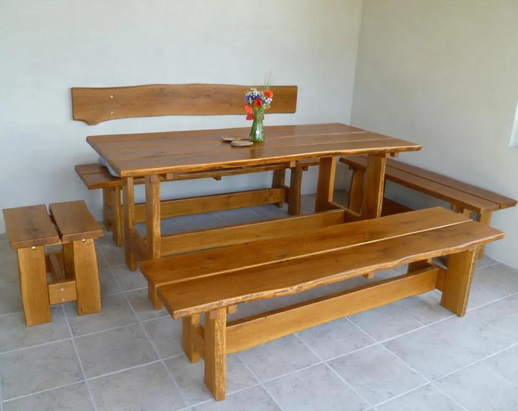 KULHÁNEK Zahradní dubová sestava - stůl, 3x lavice bez opěradla, 1x stolička (rustikální provedení) Odstín nátěru: olej - bezbarvý