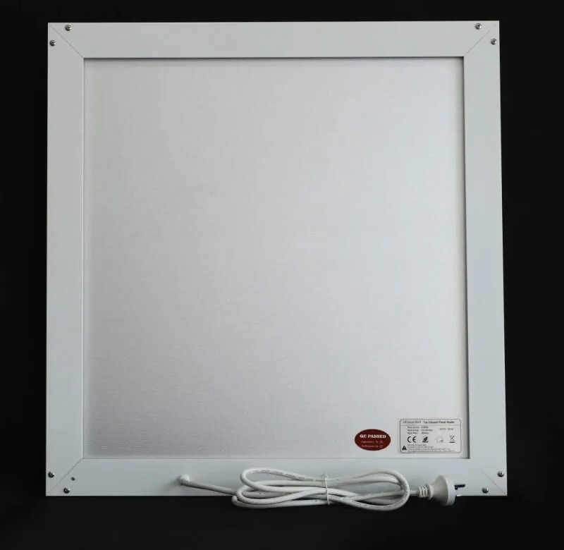 ByeCold | Stropní infrapanel | LED světlo | 370W | 65x63 cm | Dálkový WiFi ovladač | Výhřevnost 7m² | IGT2-HH0606L