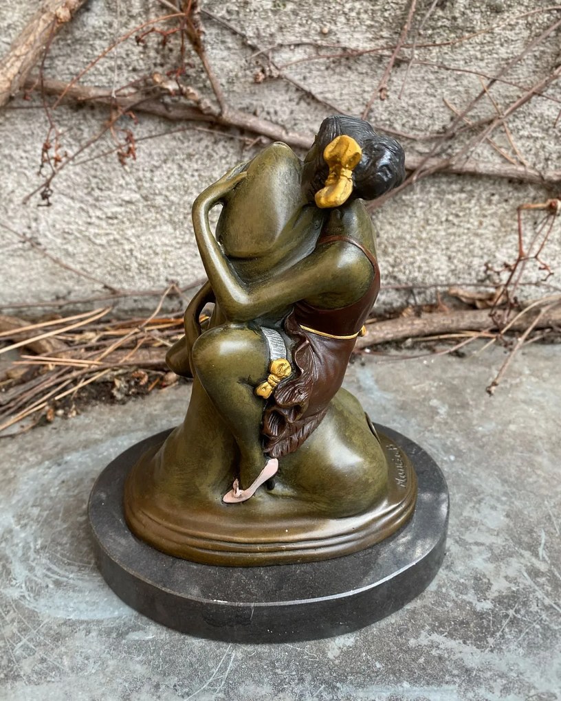 Erotická bronzová socha soška - Žena a penis