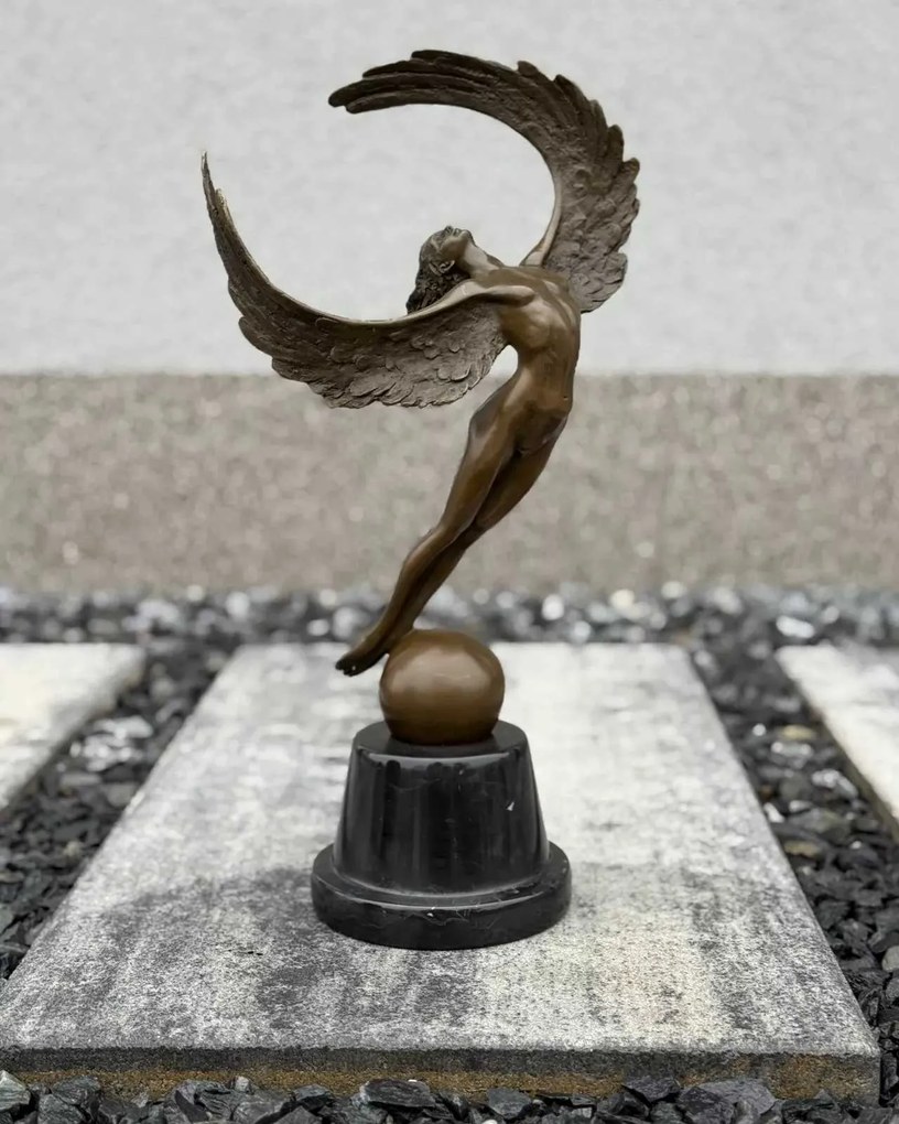 Bronzová socha - ženská figura s křídly - Vzestupný den