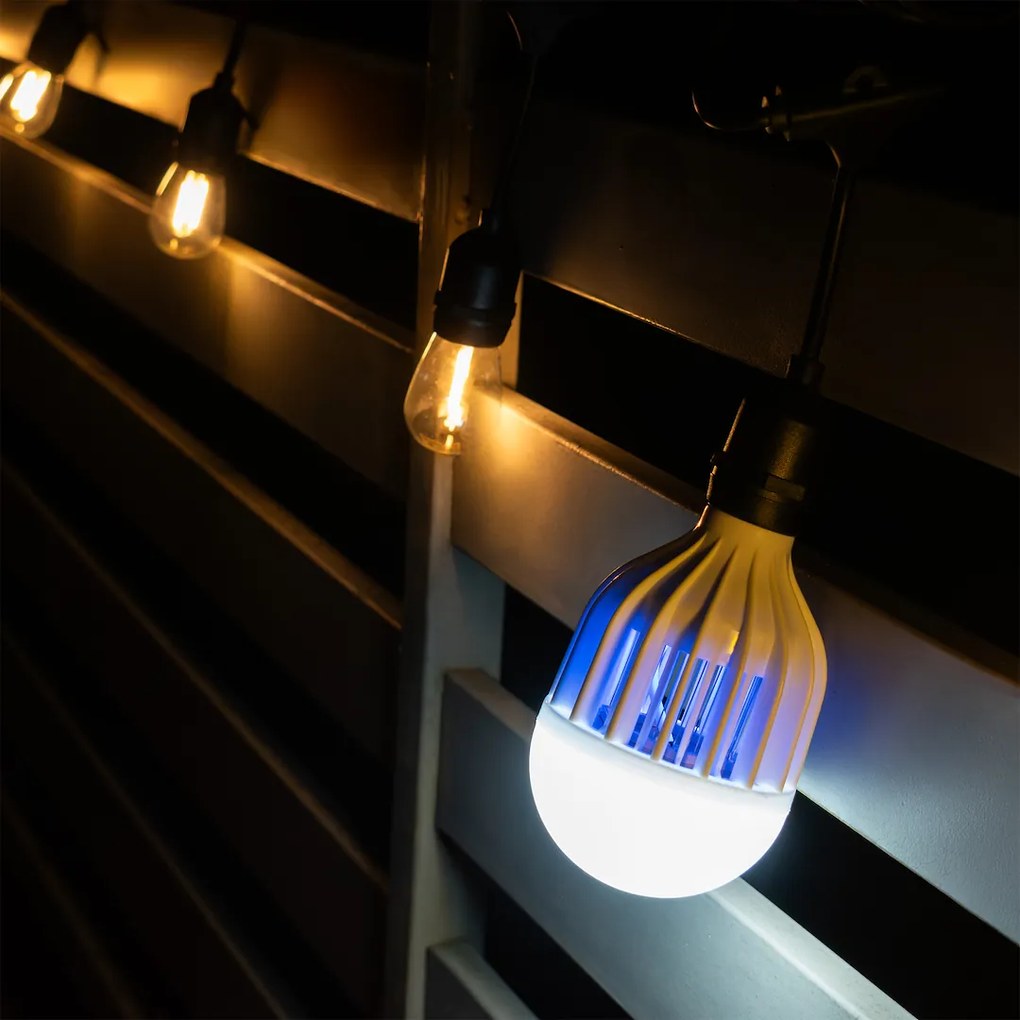 LED žárovka likvidující hmyz E27 studená 6500k 8w 800 lm