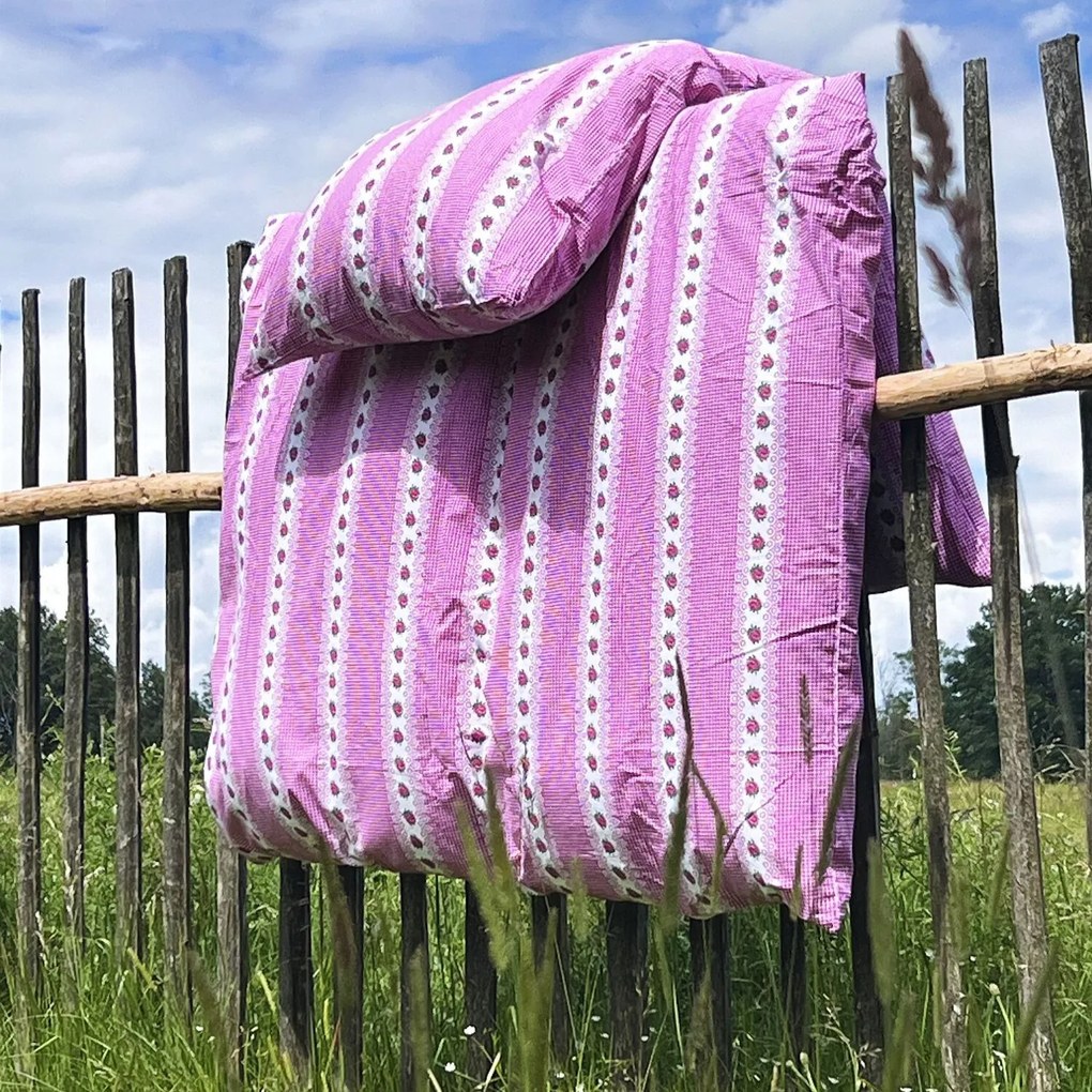 Bavlněné povlečení Mirabelka fialová Zapínání: knoflík, Velikost polštáře: 70x90, Velikost přikrývky: 140x220