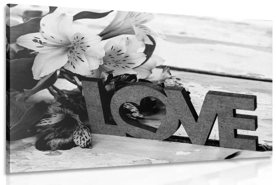 Obraz s dřevěným nápisem Love v černobílém provedení - 90x60 cm